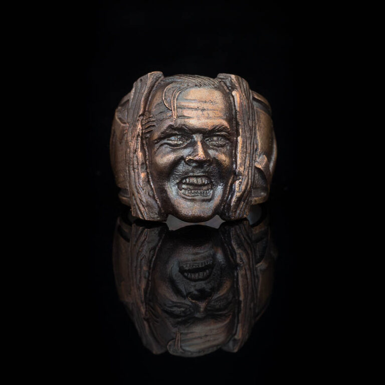 The Shining Horror Ring - Macabria